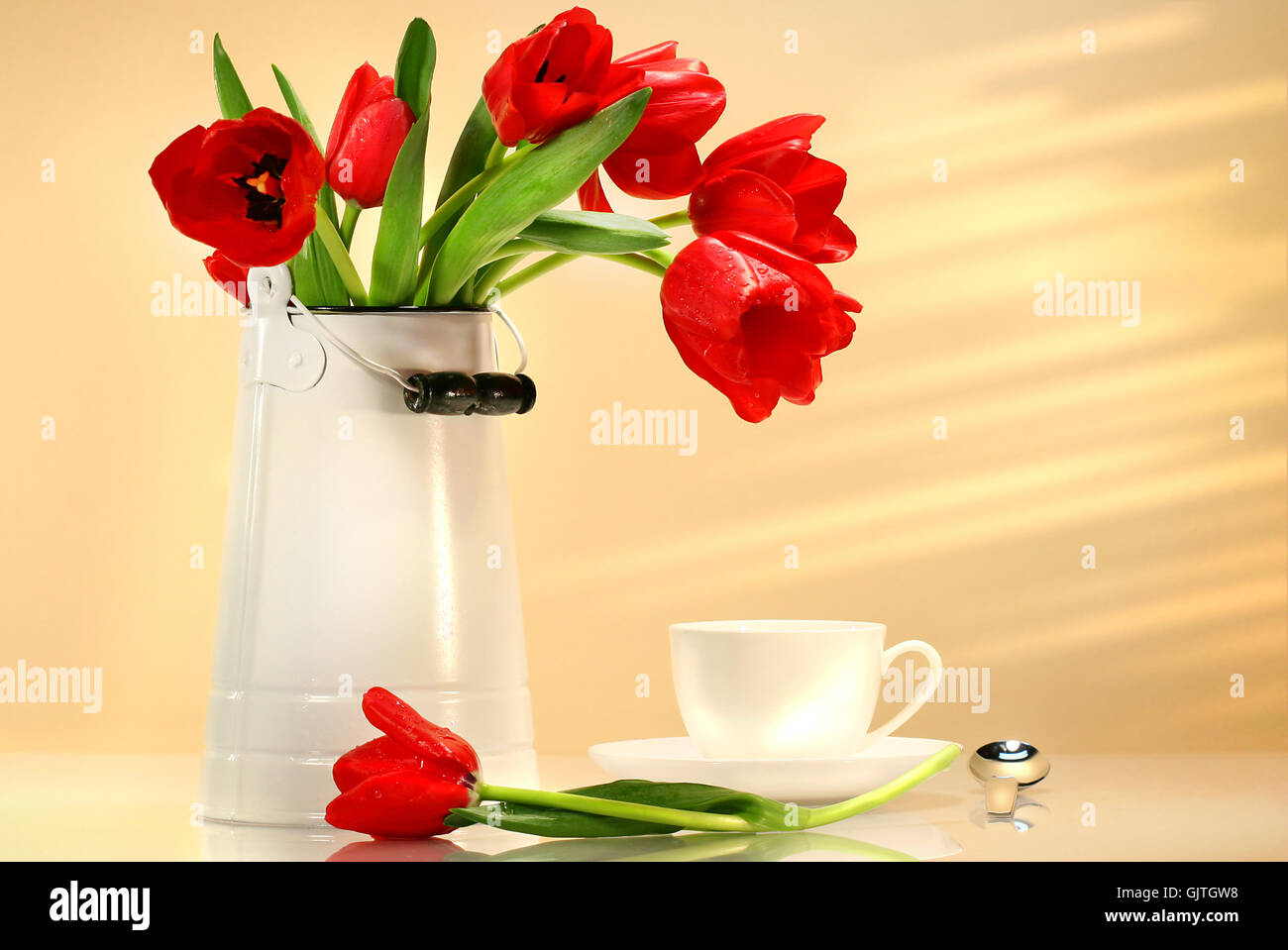 Cafe tea cup hi-res stock photography and images - Alamy
