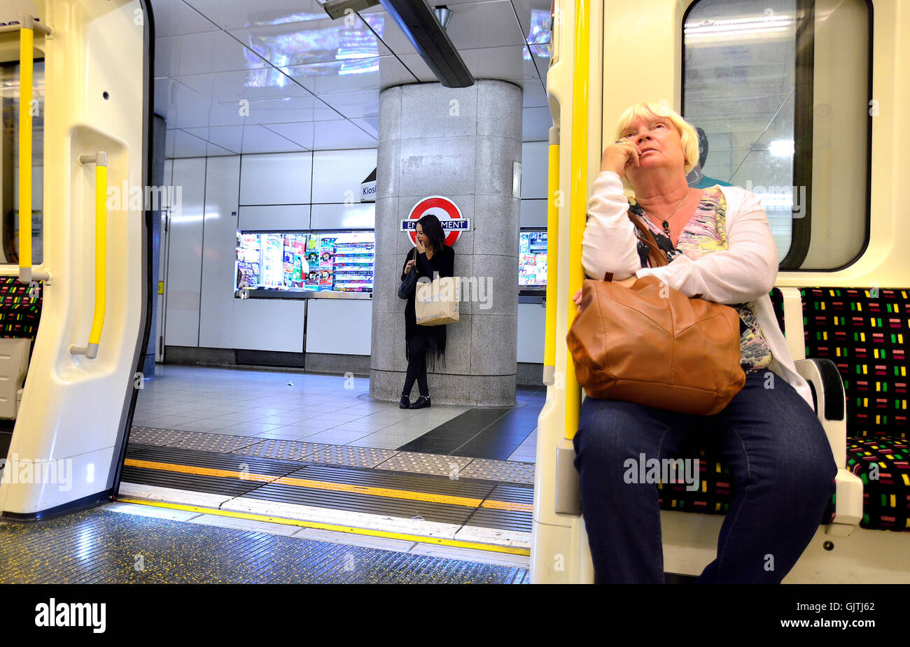 Train on embankment High Resolution Stock Photography and Images - Alamy