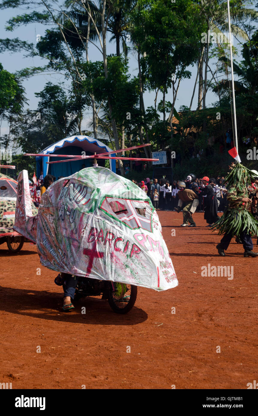 Replica and paper hi-res stock photography and images - Alamy