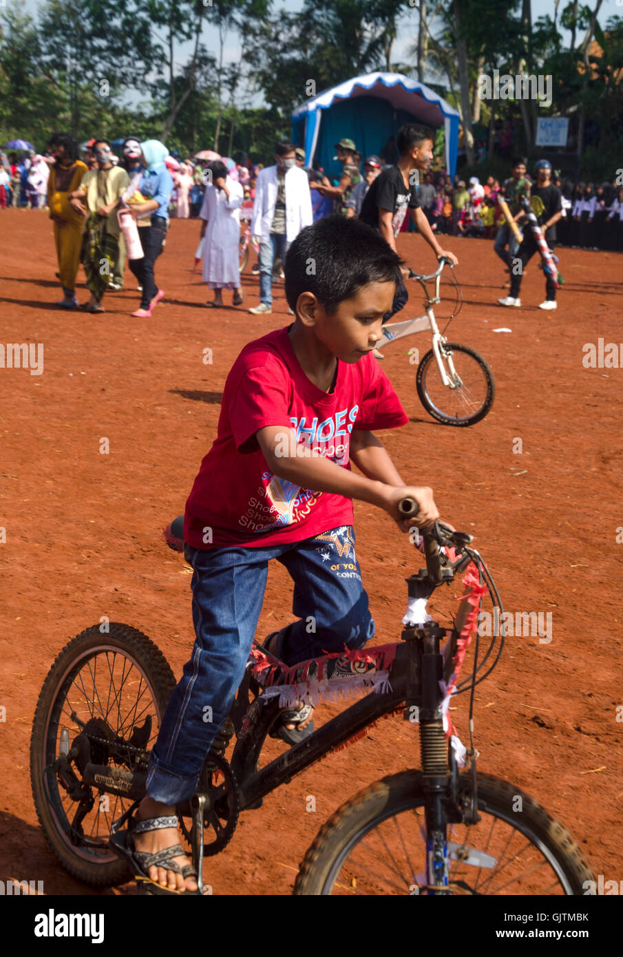 Boy dressed in red hi-res stock photography and images - Alamy