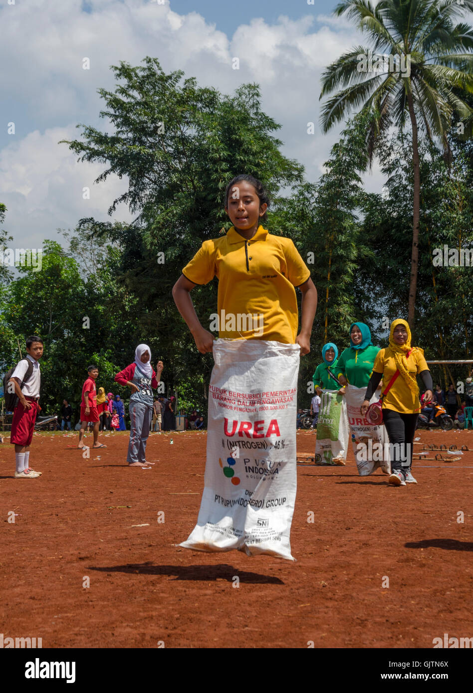 Race sack hi-res stock photography and images - Alamy
