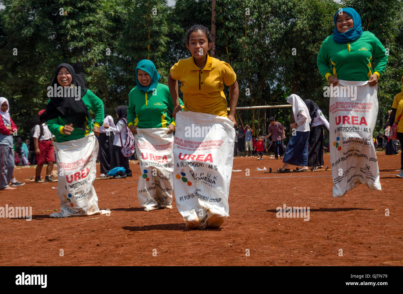 Race sack hi-res stock photography and images - Alamy