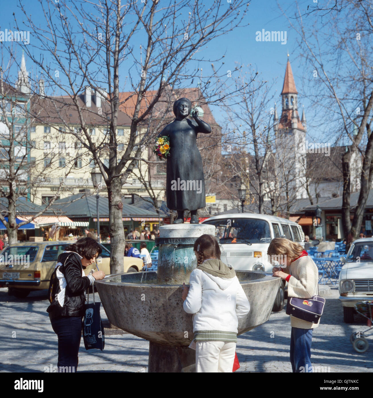 München, 1985, Altstadt, Liesl-Karlstadt-Brunnen auf dem ...