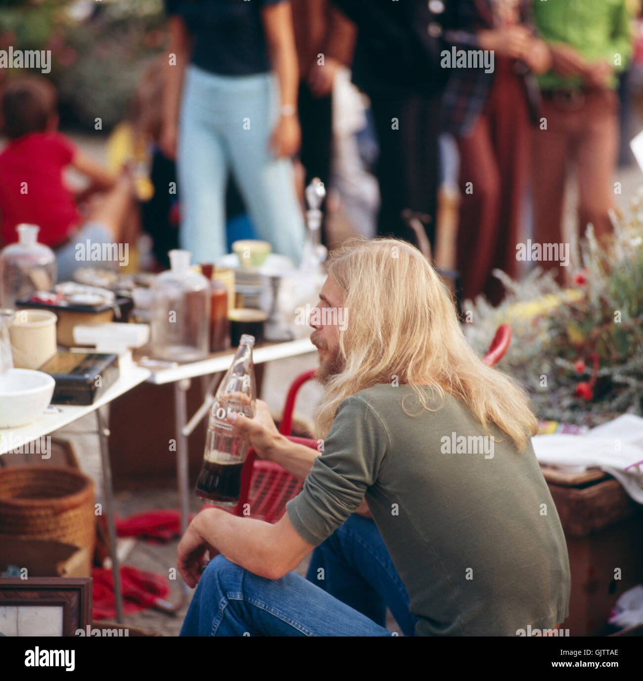 Flohmarkt in München, 1973. Flea market in Munich, 1973 Stock Photo - Alamy