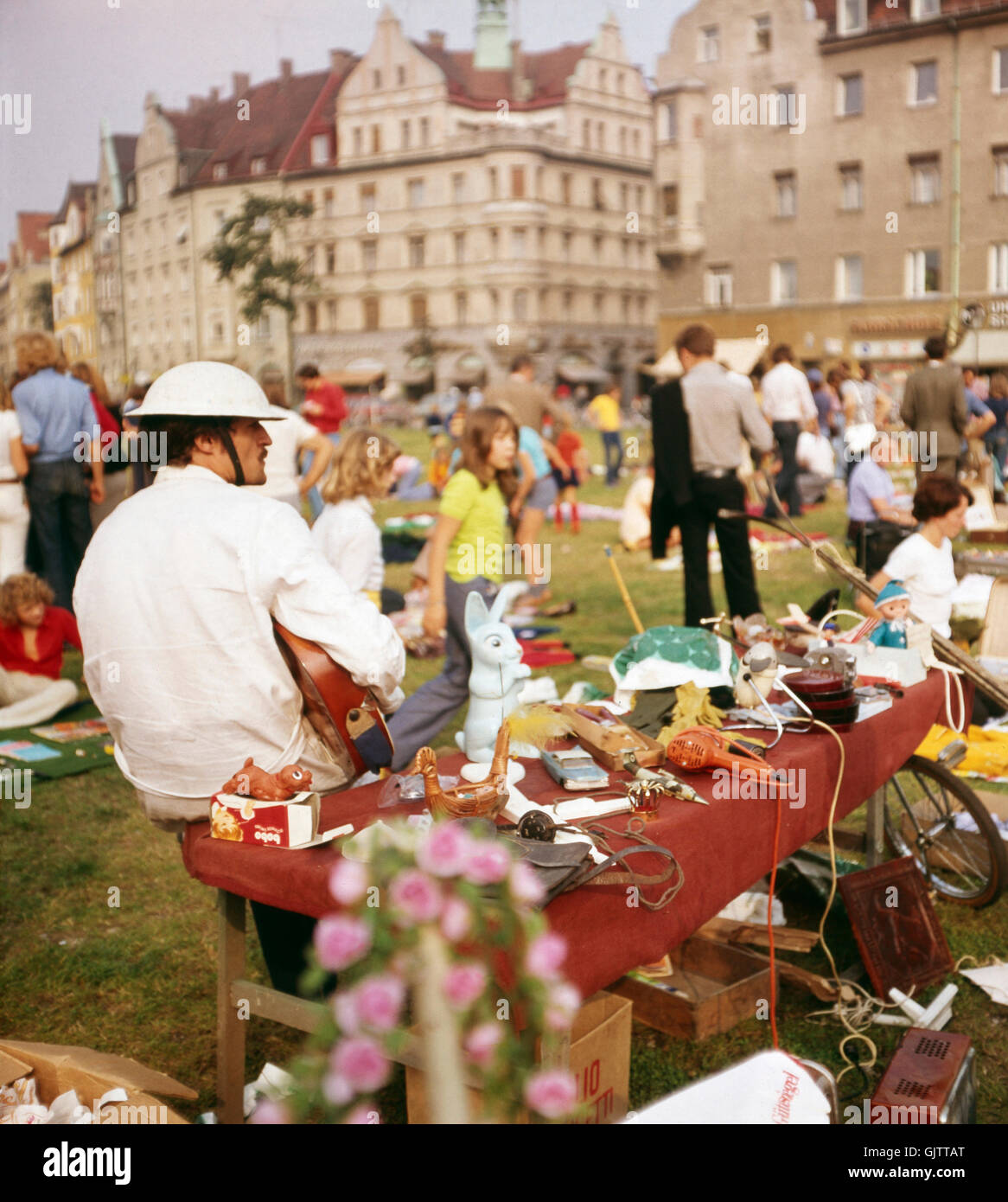 Flohmarkt in München, 1973. Flea market in Munich, 1973 Stock Photo - Alamy