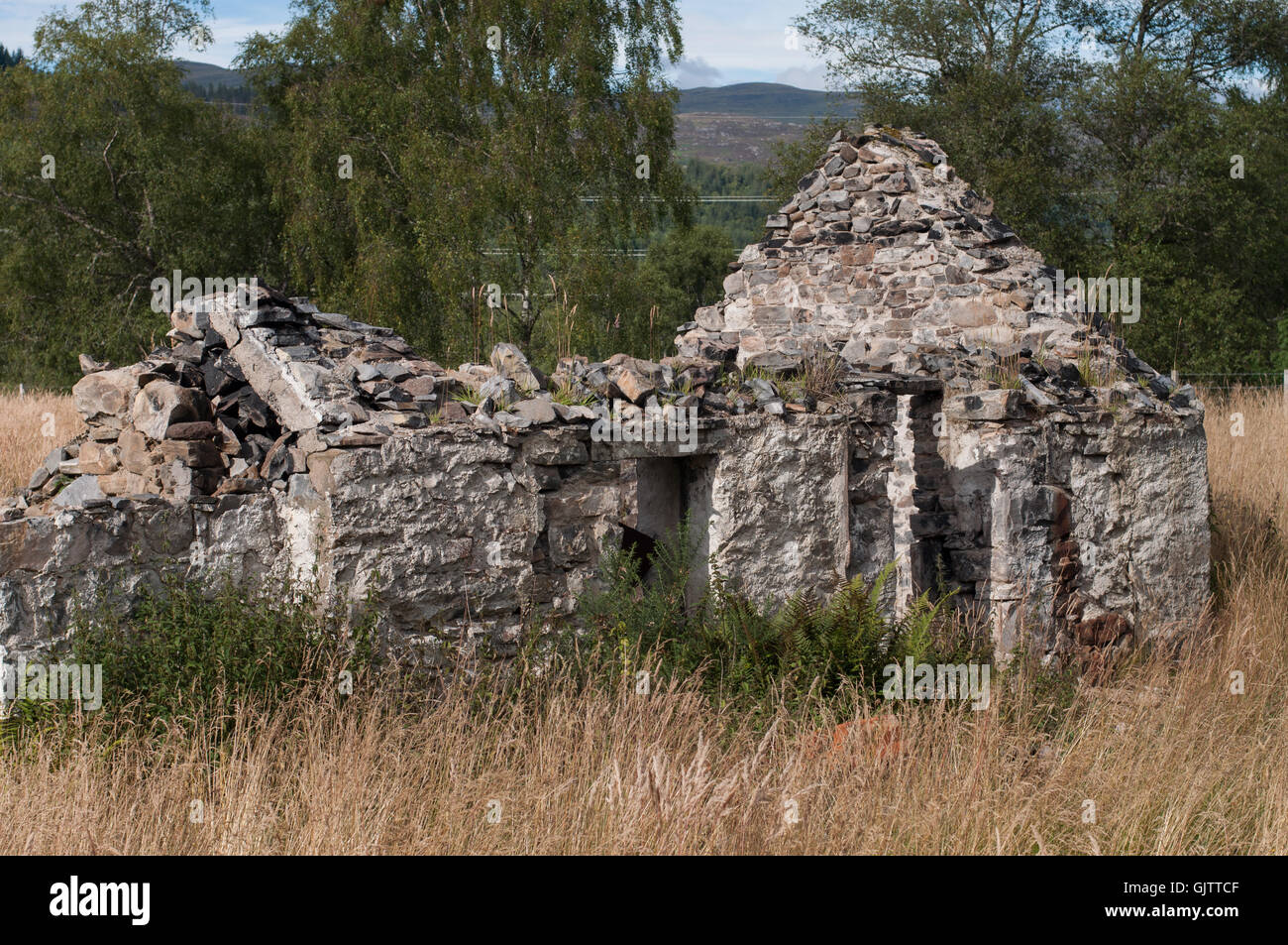 A derelict stone cottage in the Highlands of Scotland Stock Photo - Alamy