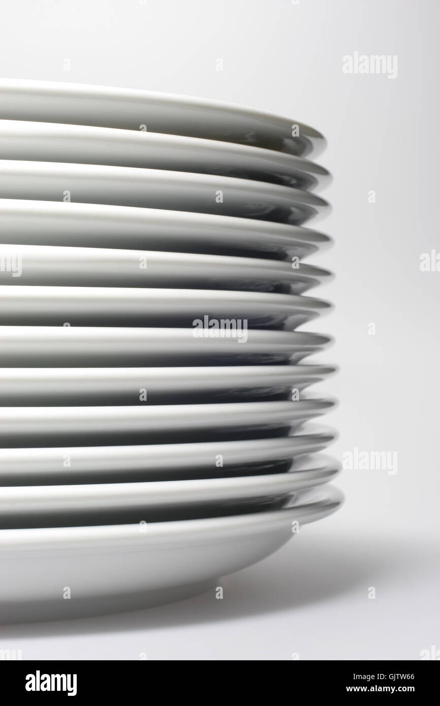 restaurant plate stack Stock Photo - Alamy
