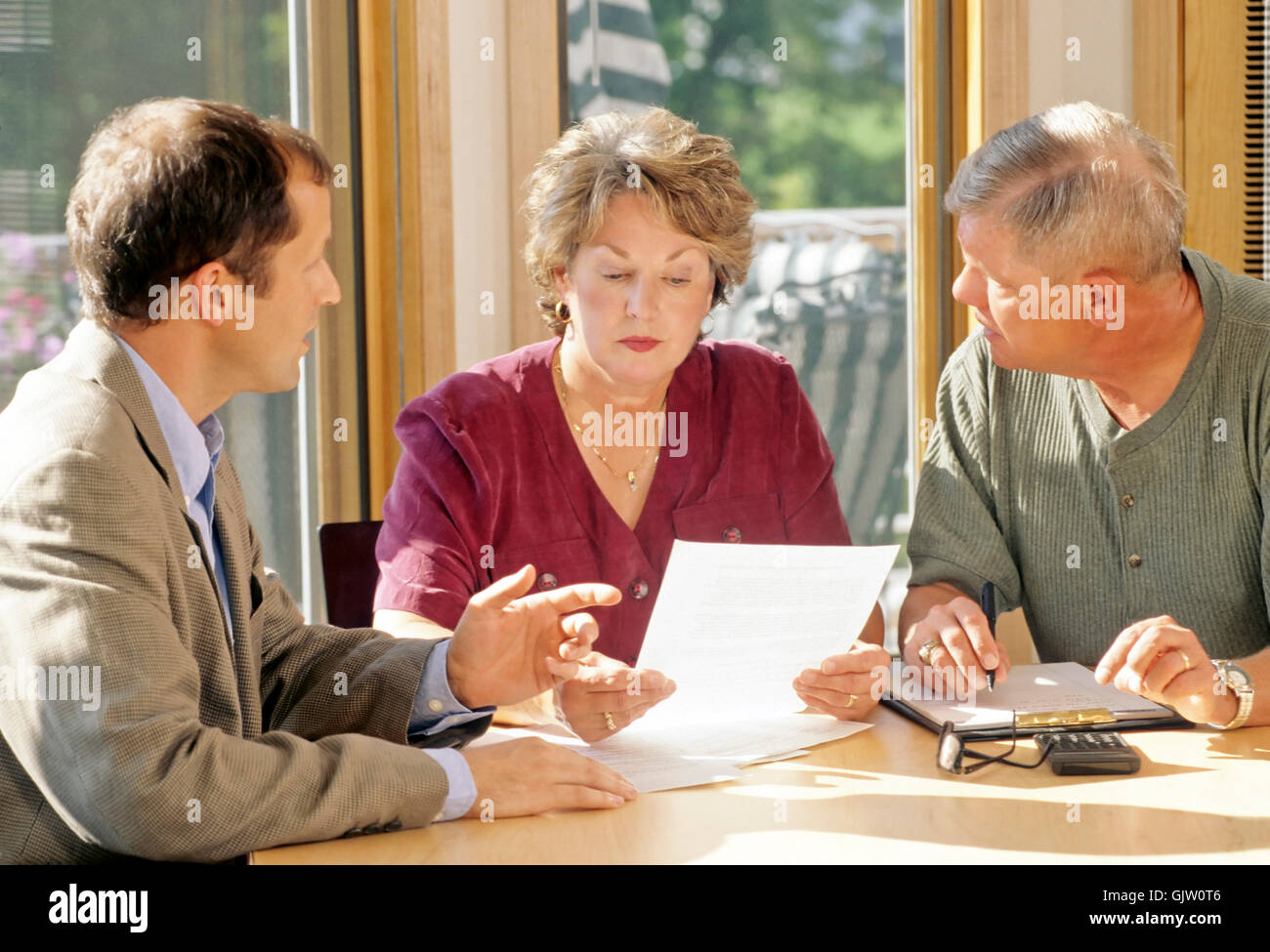 Salesperson speaking hi-res stock photography and images - Alamy