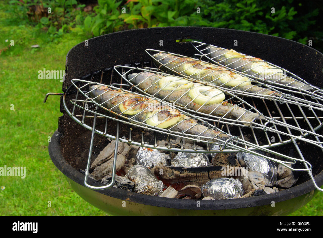 Fish boil hi-res stock photography and images - Alamy