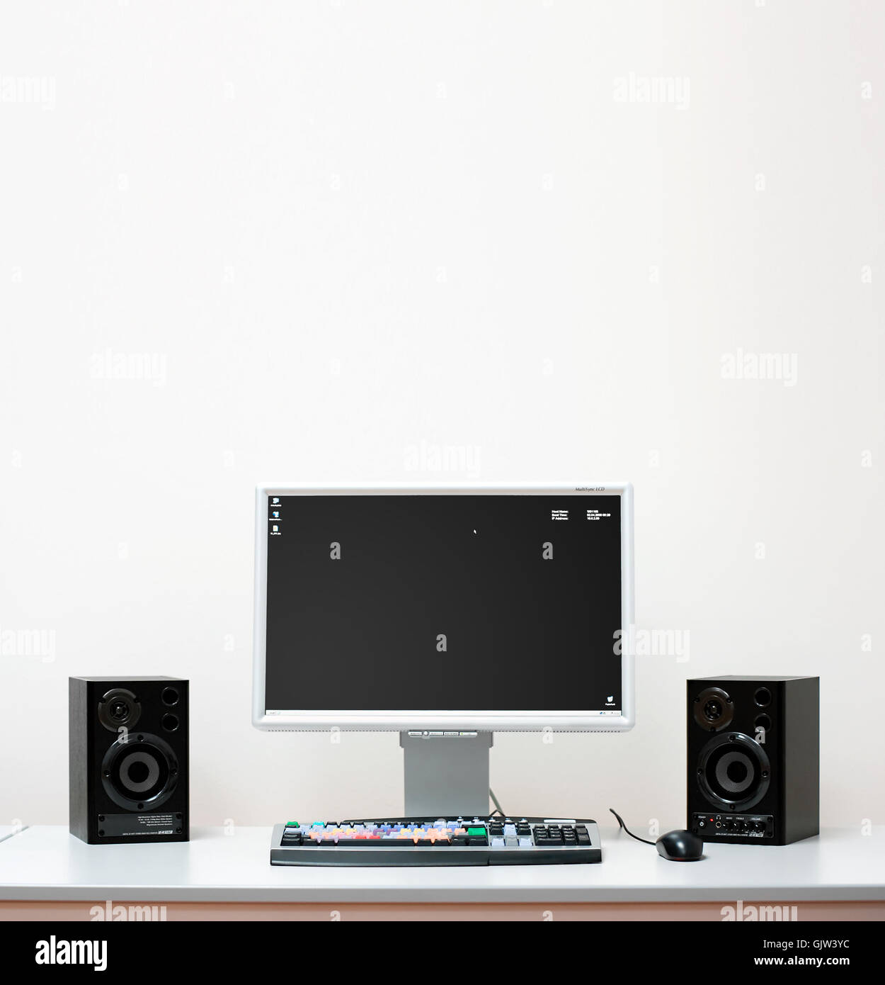 keyboard workplace monitor Stock Photo - Alamy