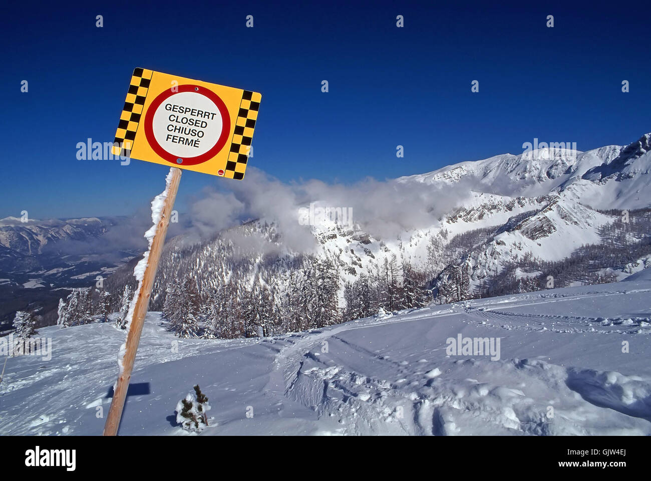 Avalanche accident hi-res stock photography and images - Alamy