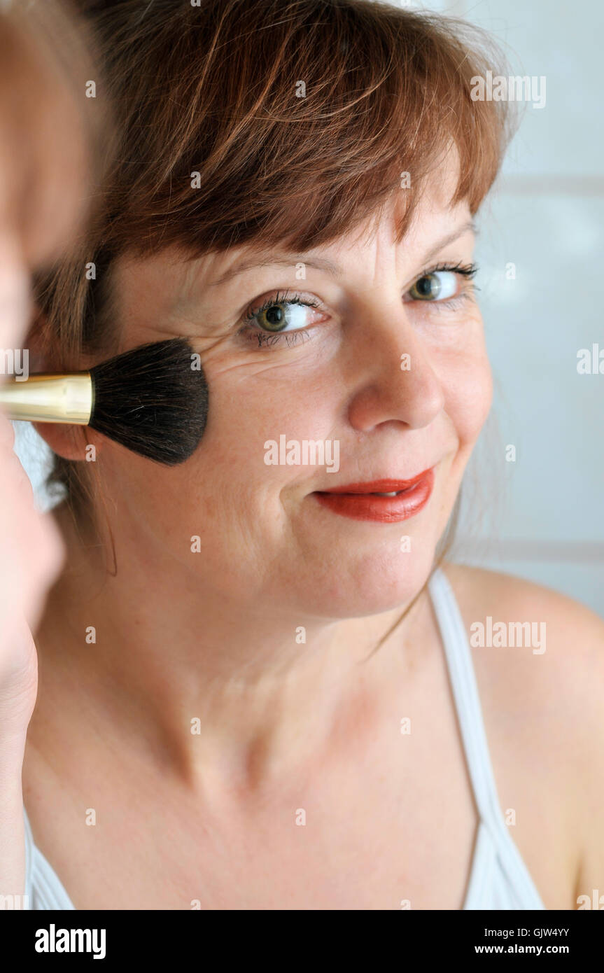 put some rouge on Stock Photo - Alamy