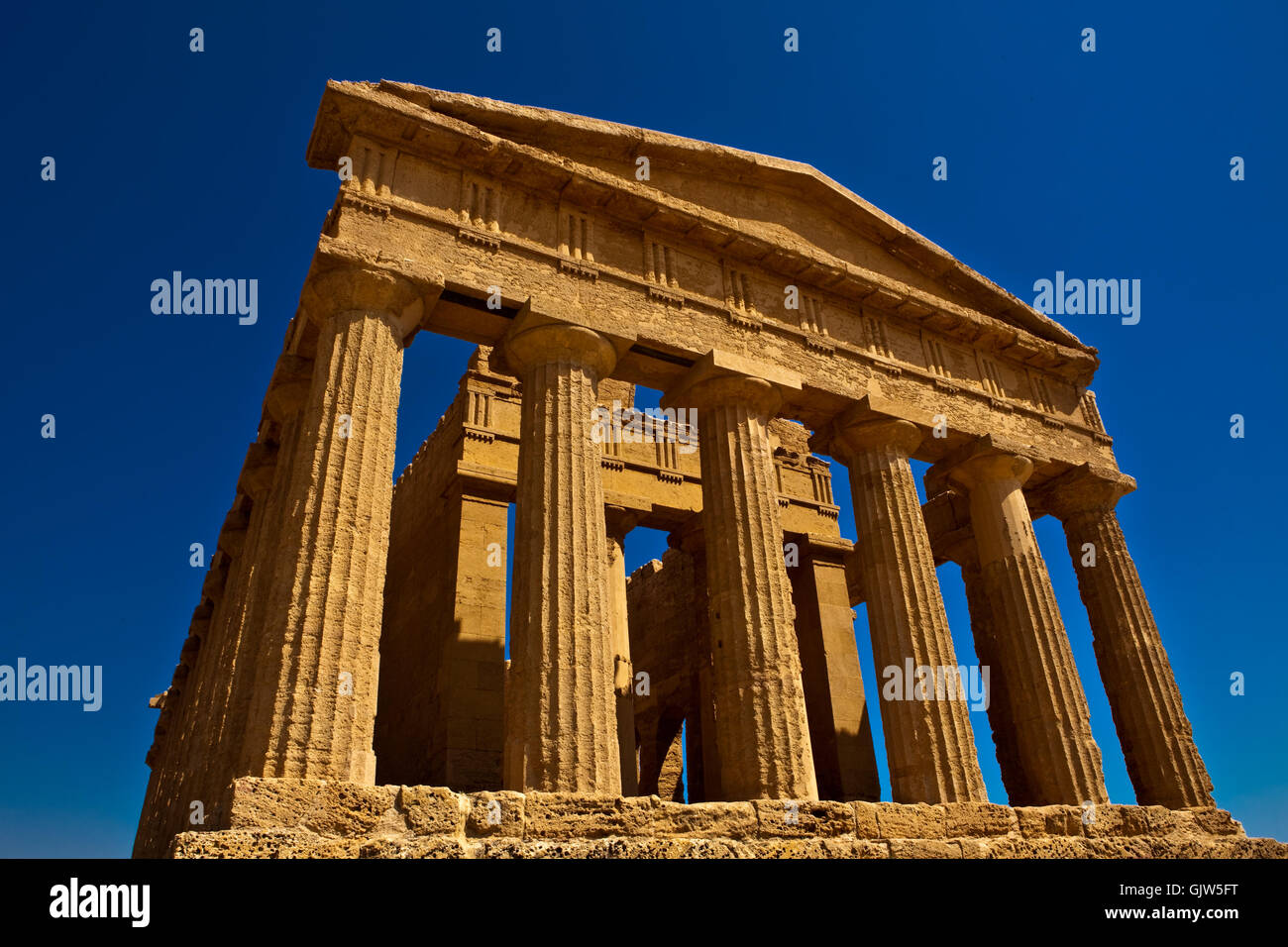 temple ruins valley Stock Photo - Alamy