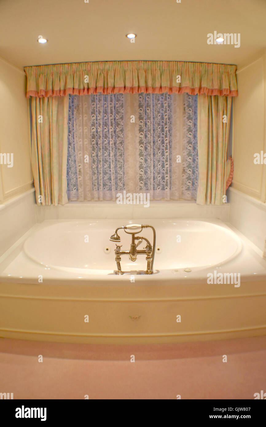 interior bath tub tub Stock Photo - Alamy