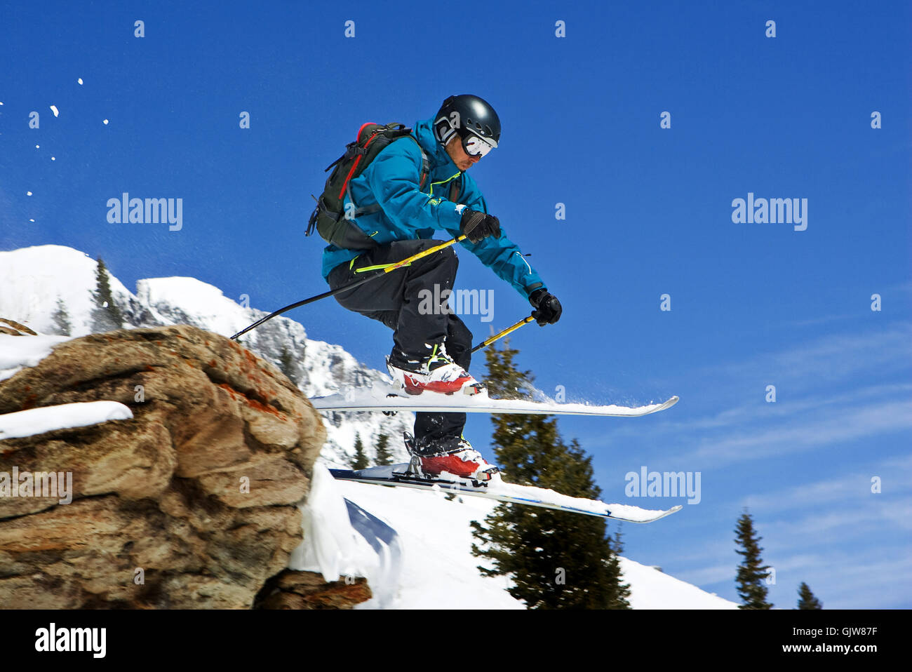 Skier jumping hi-res stock photography and images - Alamy