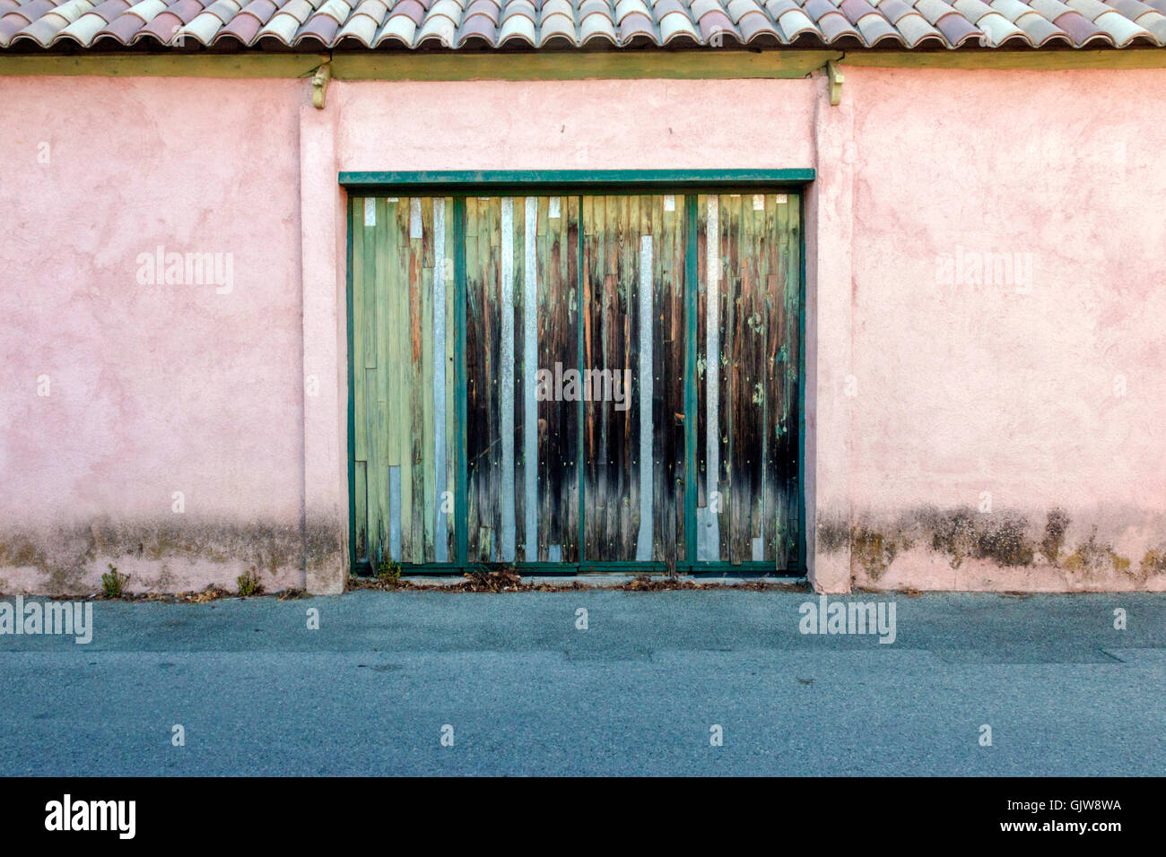 Distressed french door hi-res stock photography and images - Alamy