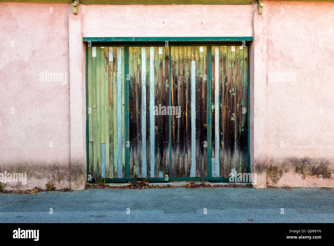 Aluminium garage door hi-res stock photography and images - Alamy