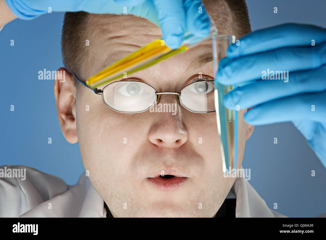 hand science research Stock Photo - Alamy
