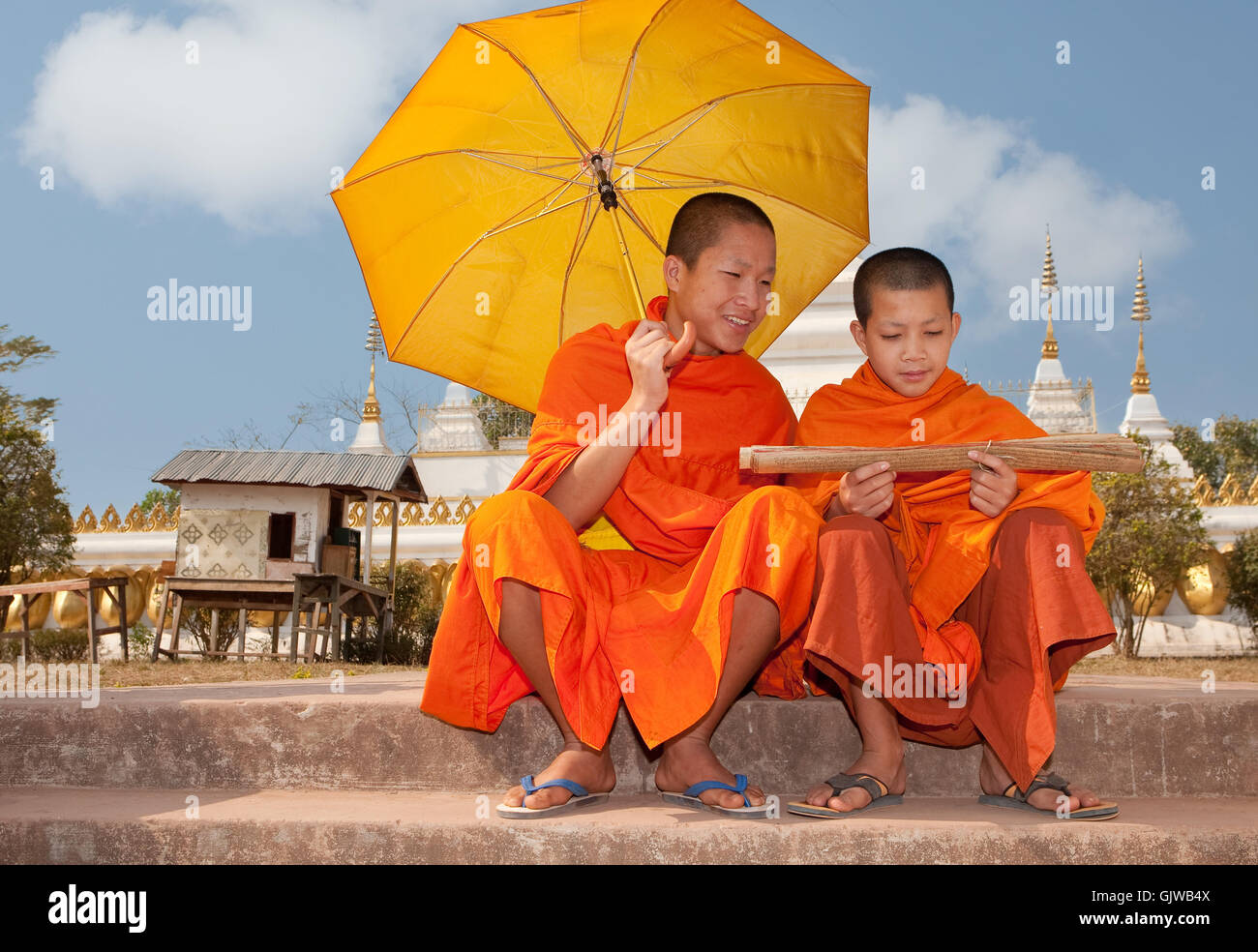 asia monk buddhist Stock Photo - Alamy