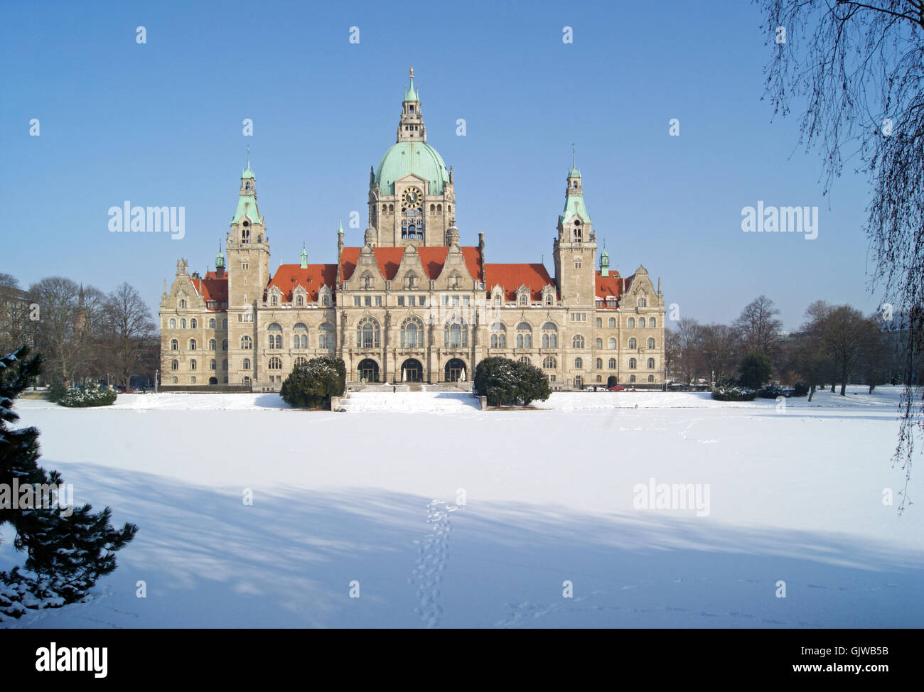 neues rathaus hannover in snow Stock Photo - Alamy