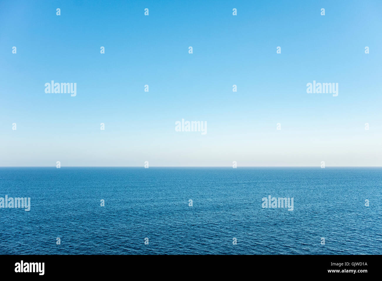 Vast ocean view hi-res stock photography and images - Alamy