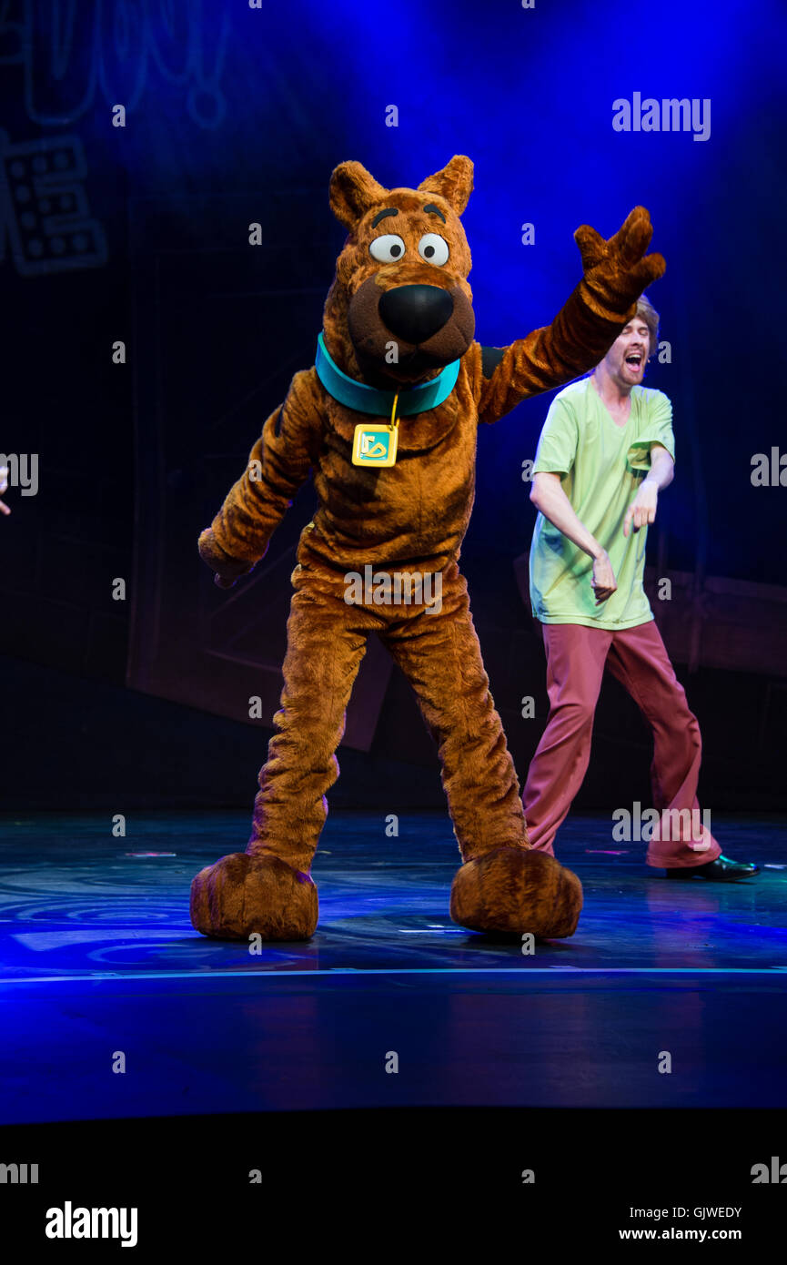 Scooby doo cartoon hi-res stock photography and images - Alamy
