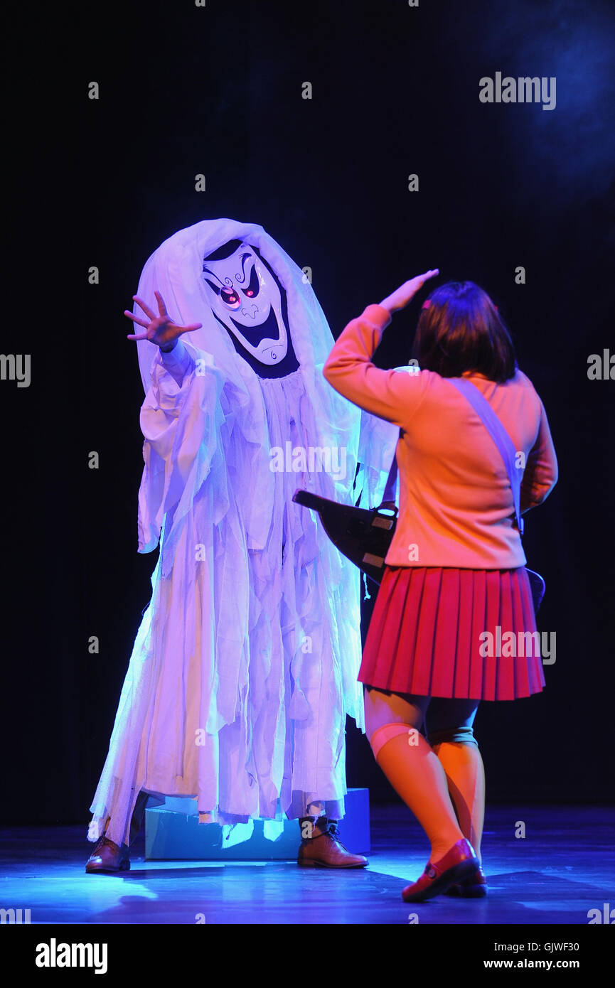 Velma scooby doo hi-res stock photography and images - Alamy