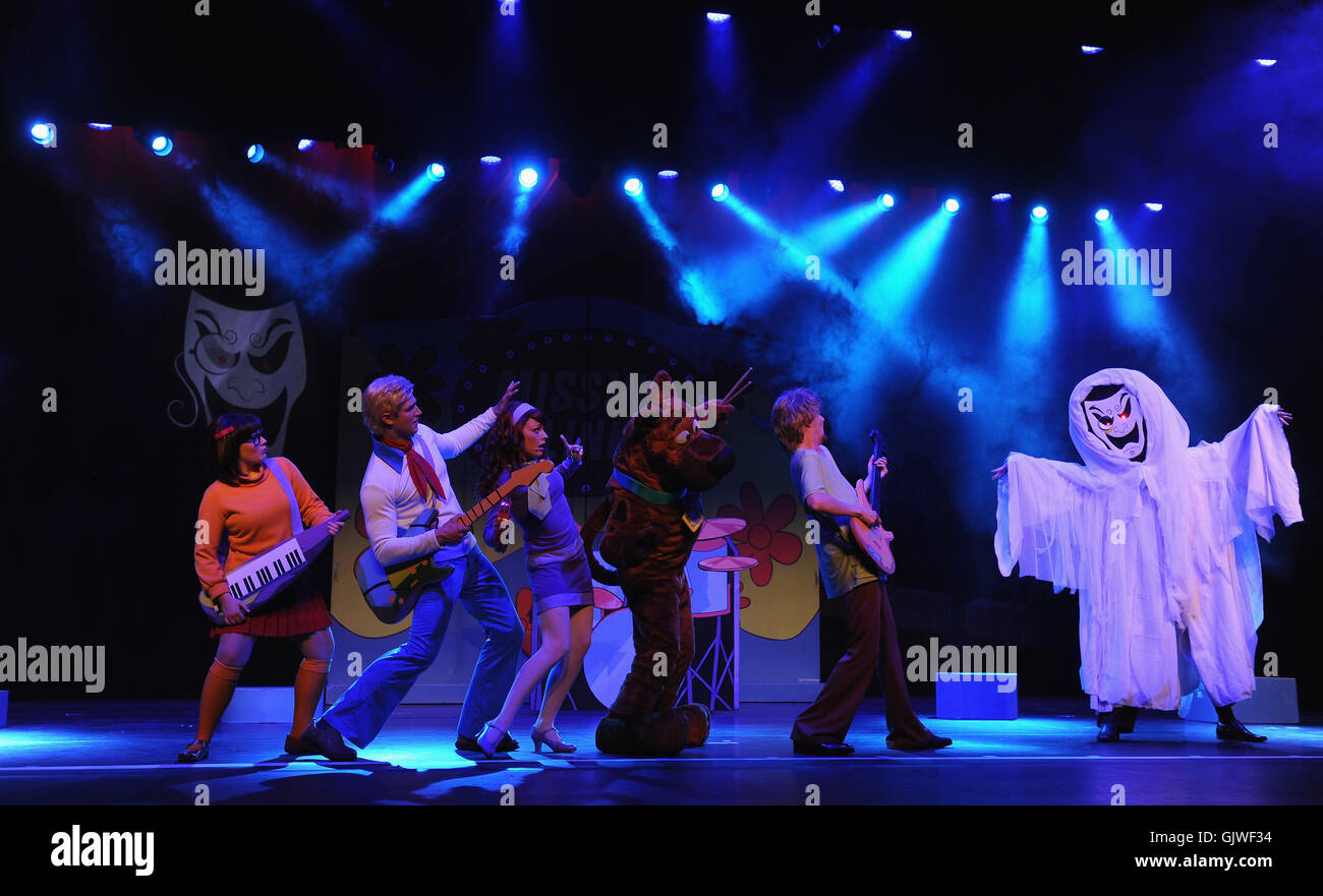 London, UK. 17th Aug, 2016. Rebecca Wither as Velma, Chris Warner Drake ...