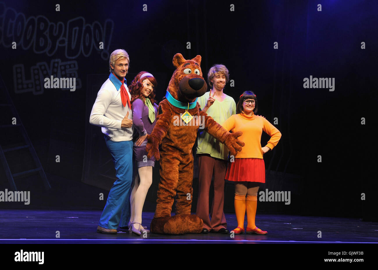 Scooby doo daphne fred velma daphne hi-res stock photography and images ...