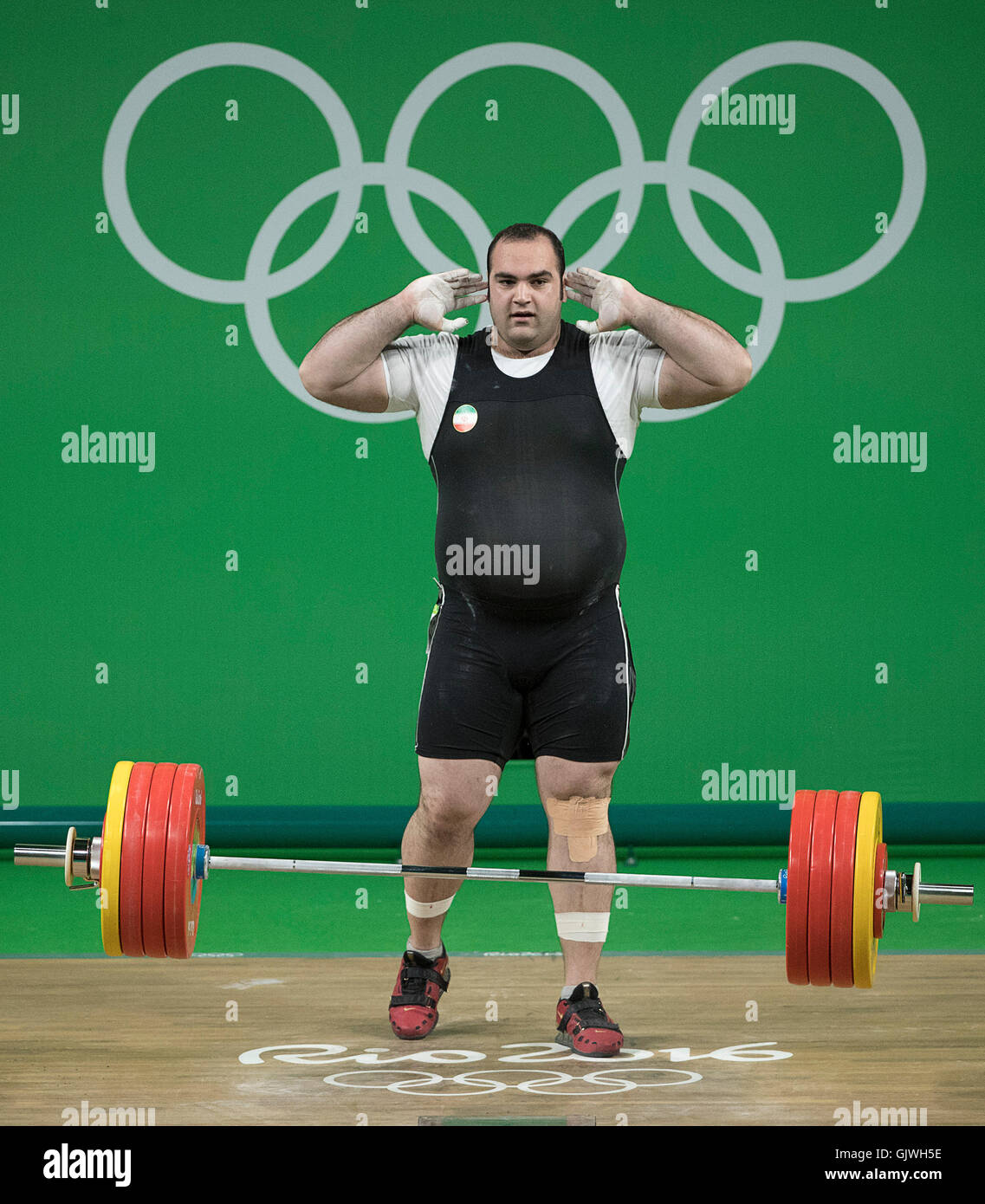 Weightlifting snatch competition hi-res stock photography and images ...