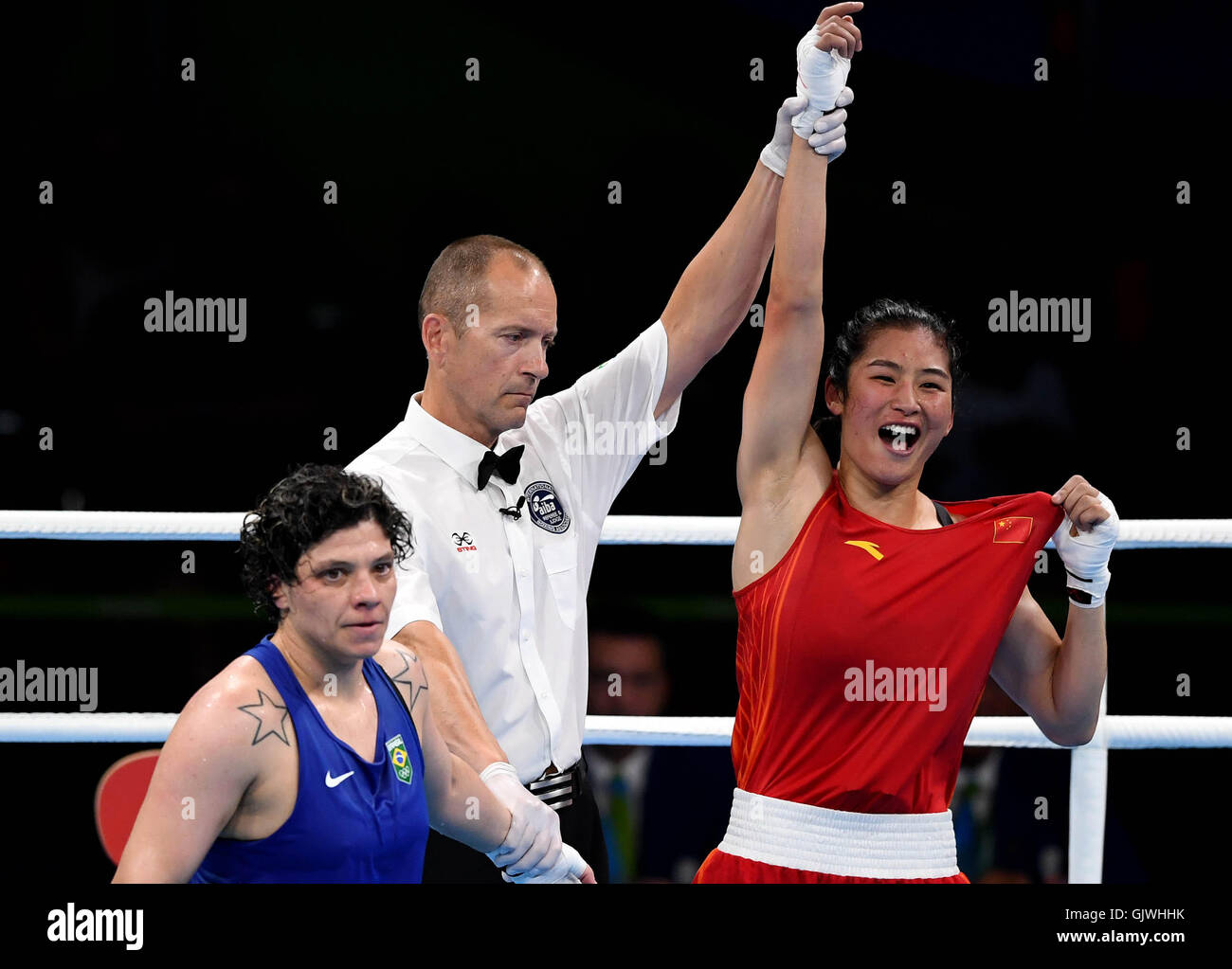 Rio De Janeiro, Brazil. 17th Aug, 2016. China's Li Qian (R)celebrates ...