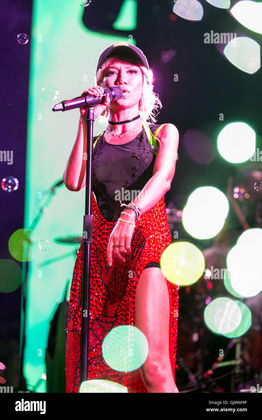 Tinley Park, Illinois, USA. 16th Aug, 2016. Singer JHENE AIKO performs ...