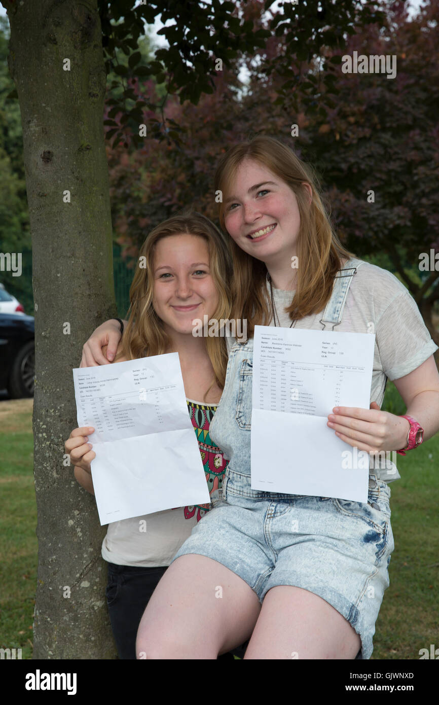 Piggy back pose hi-res stock photography and images - Alamy