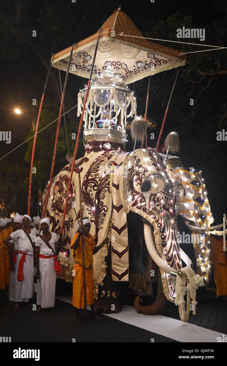 Kandy, Sri Lanka. 17th Aug, 2016. Sri Lankan Kandyan dancers with an ...