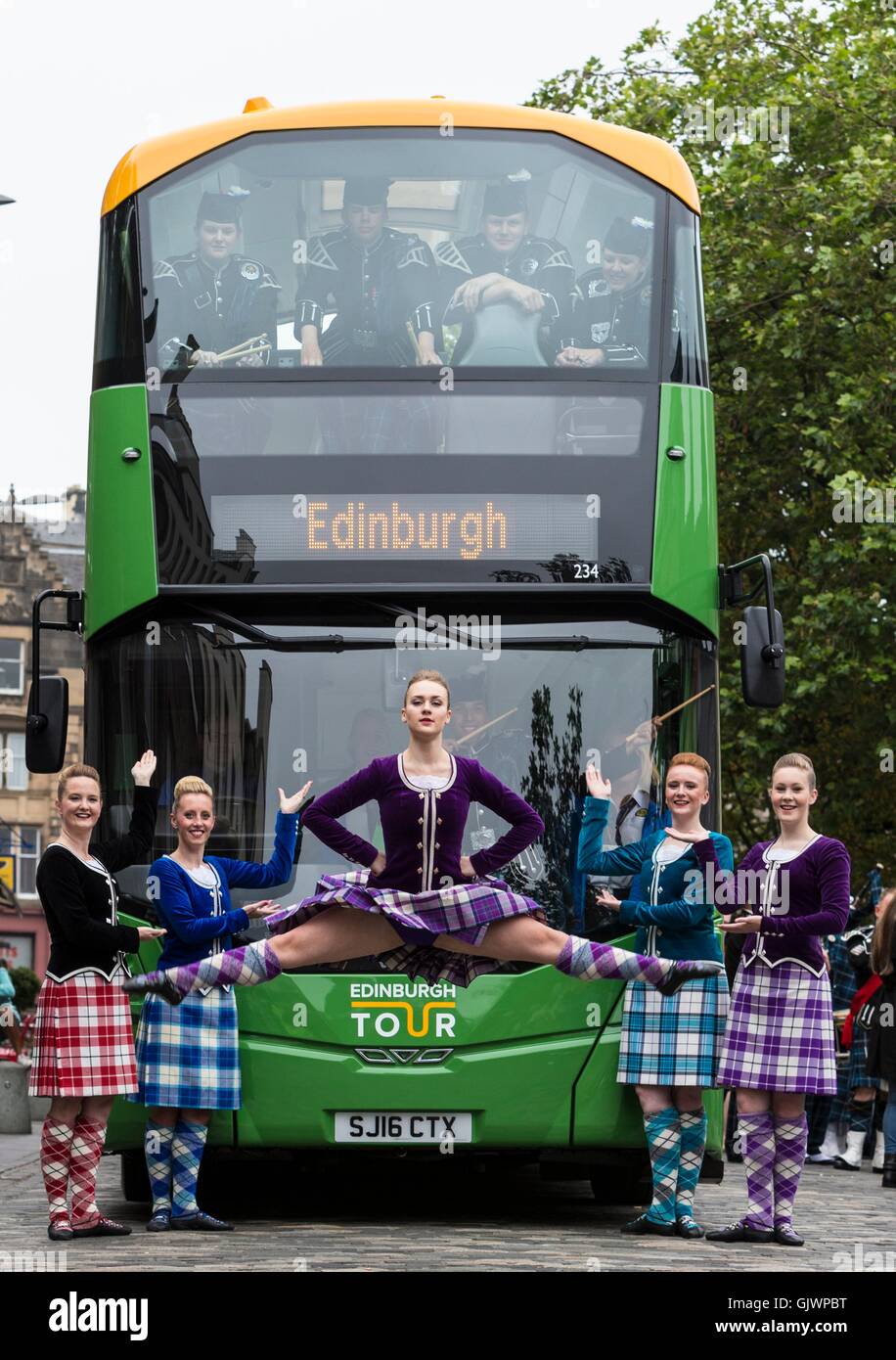 Edinburgh, Scotland, UK. 18th August, 2016. Military Tattoo pipers ...