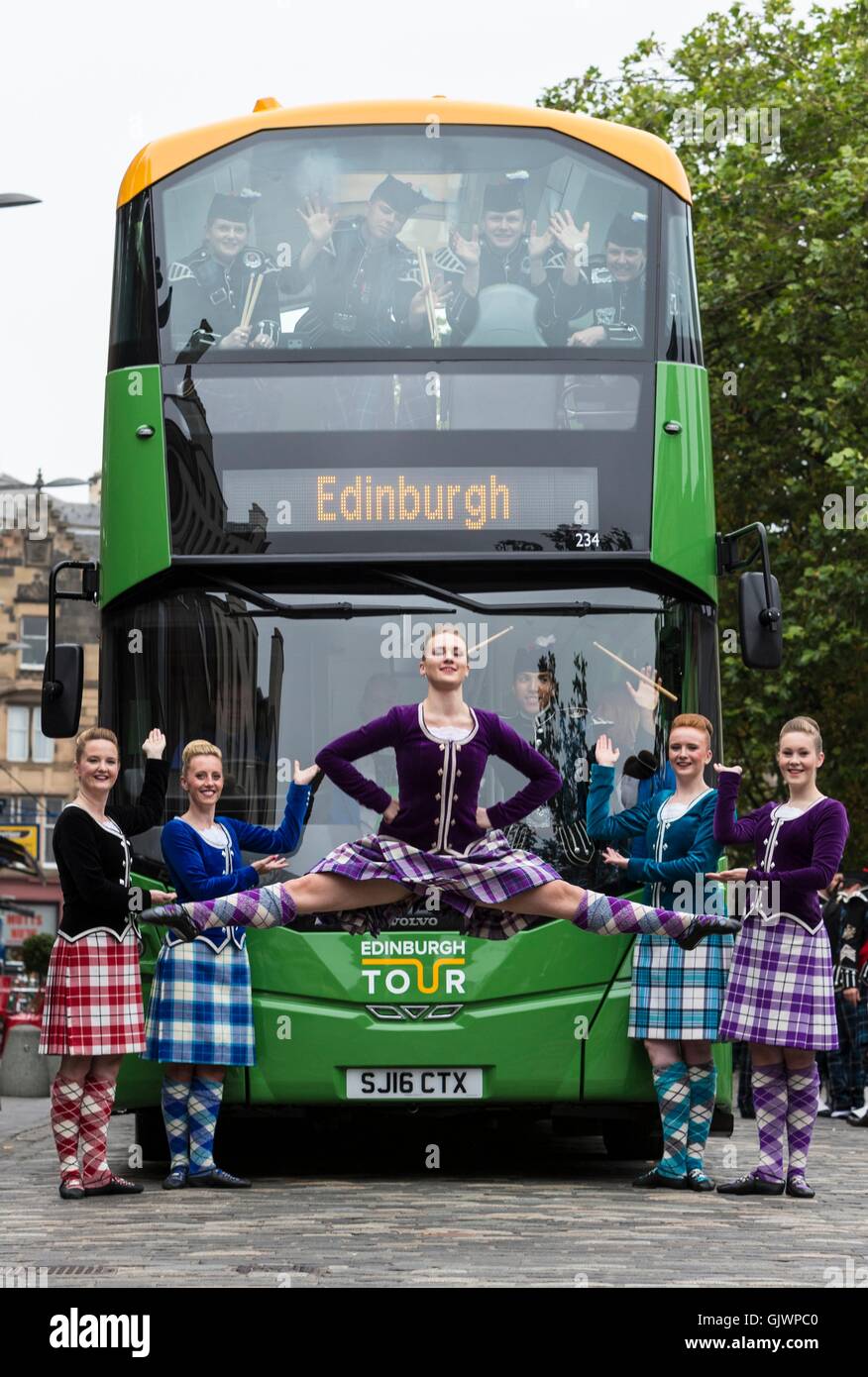 Edinburgh, Scotland, UK. 18th August, 2016. Military Tattoo pipers ...