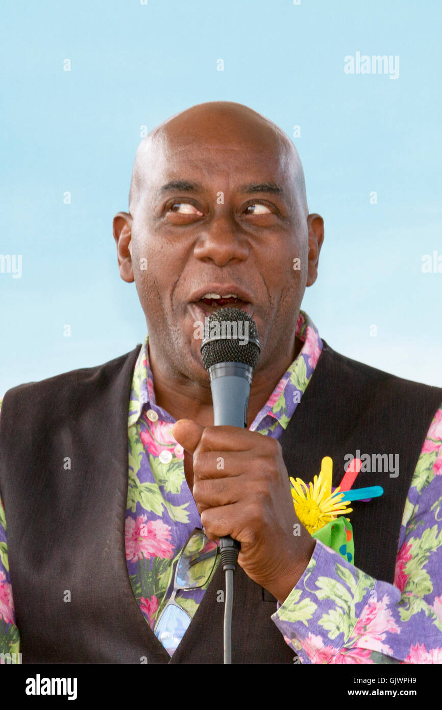 Tv chef ainsley harriott hi-res stock photography and images - Alamy