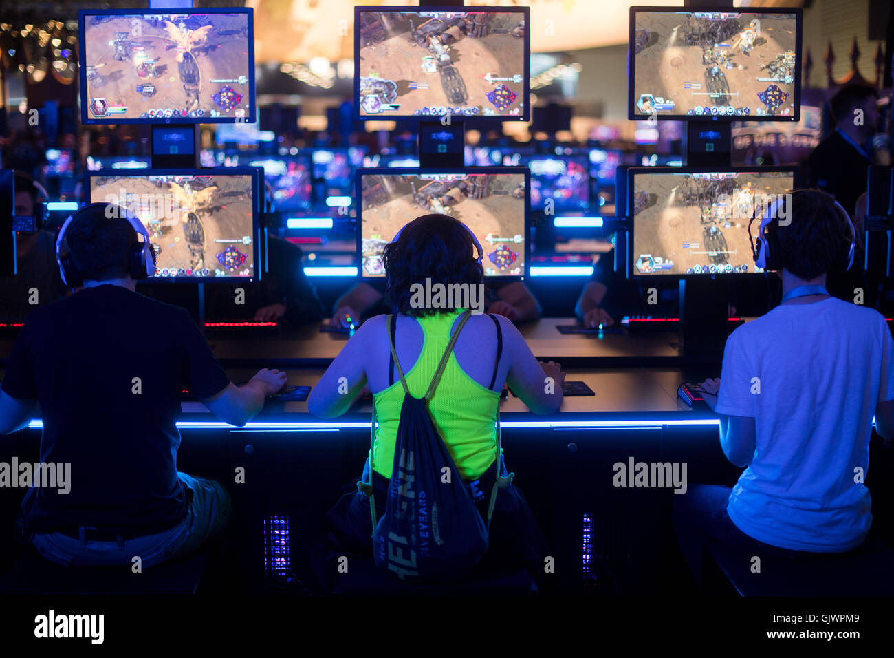 Cologne, Germany. 18th Aug, 2016. Visitors playing the game "Heroes of ...