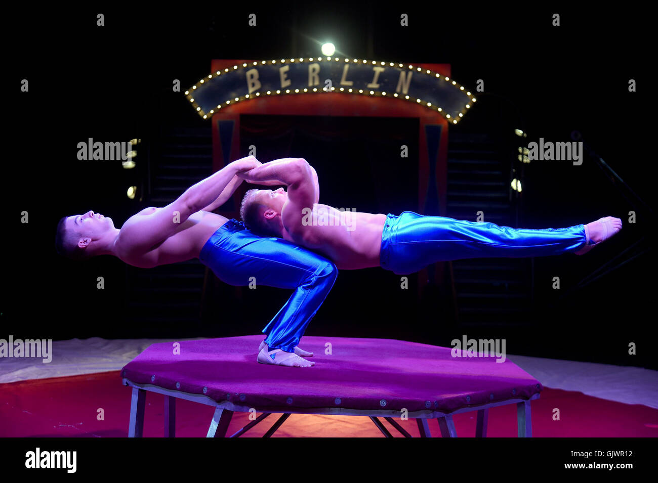 Circus hi-res stock photography and images - Alamy