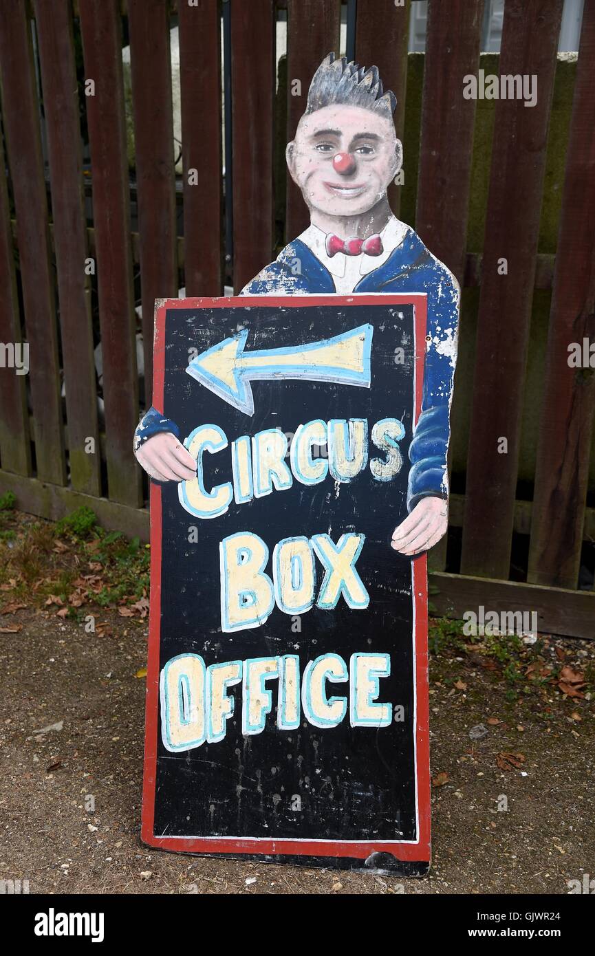 Circus sign hi-res stock photography and images - Alamy