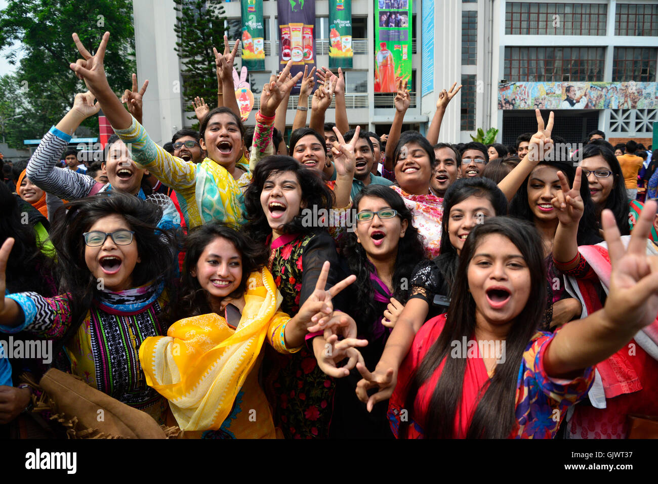 Dhaka, Bangladesh. 18th August, 2016. Students of the Rajuk Uttara ...