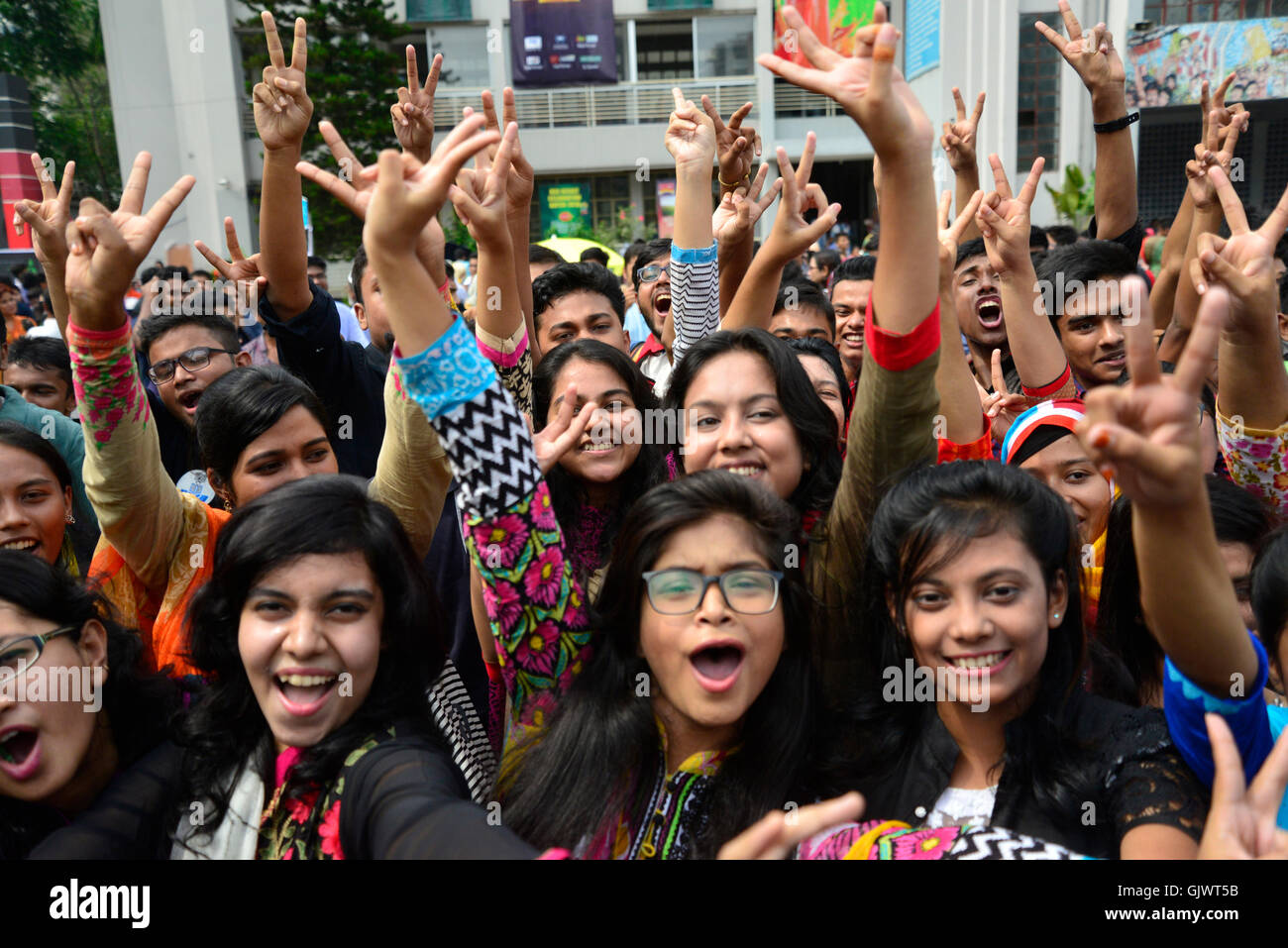 Dhaka, Bangladesh. 18th August, 2016. Students of the Rajuk Uttara ...