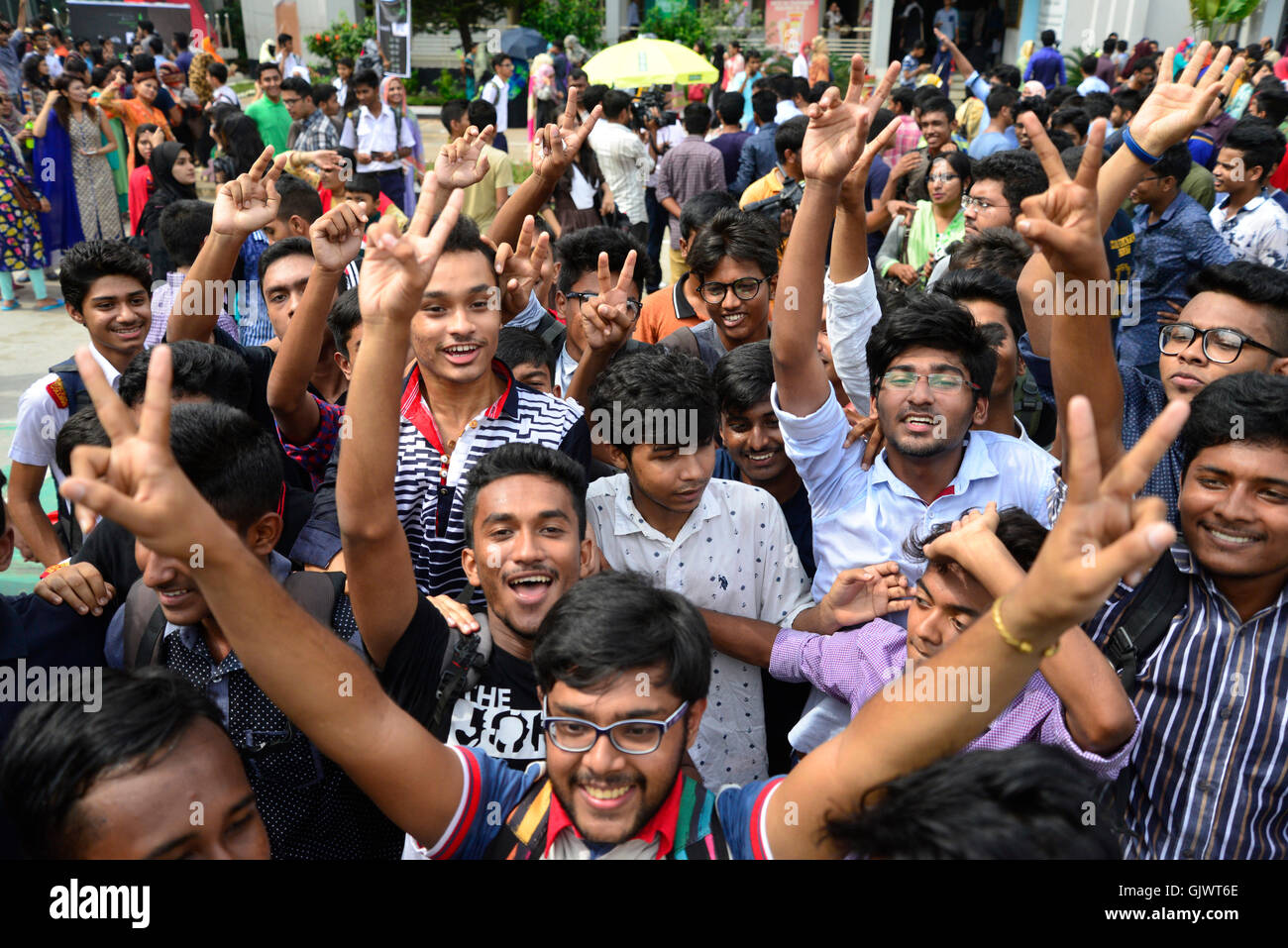 Dhaka, Bangladesh. 18th August, 2016. Students of the Rajuk Uttara ...