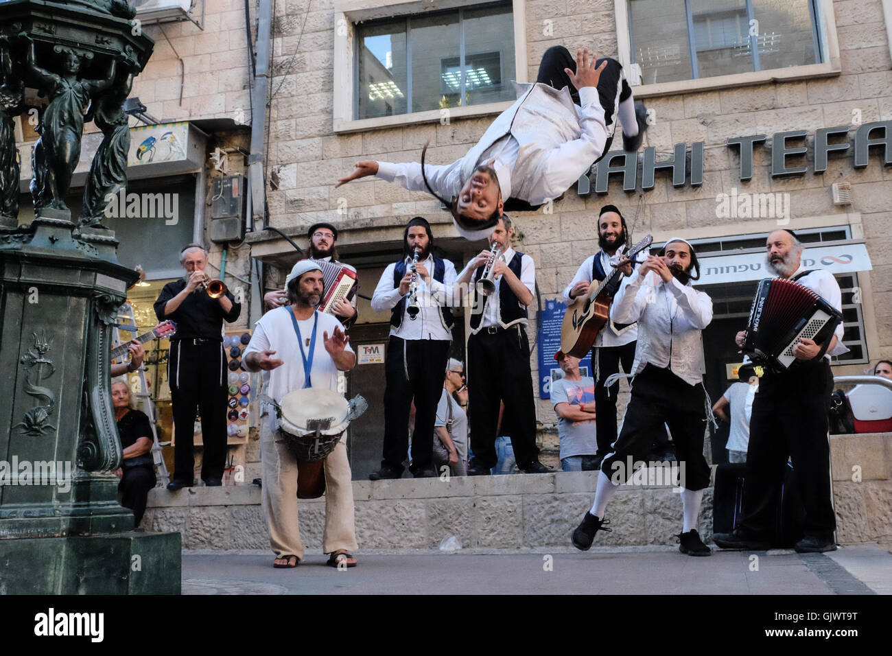 Jerusalem, Israel. 18th August, 2016. Musicians, dancers and acrobatic ...