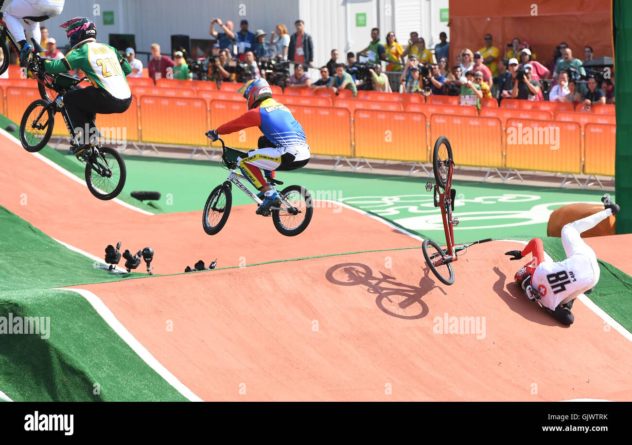 Rio de Janeiro, Brazil. 18th Aug, 2016. David Graf (R) of Switzerland ...