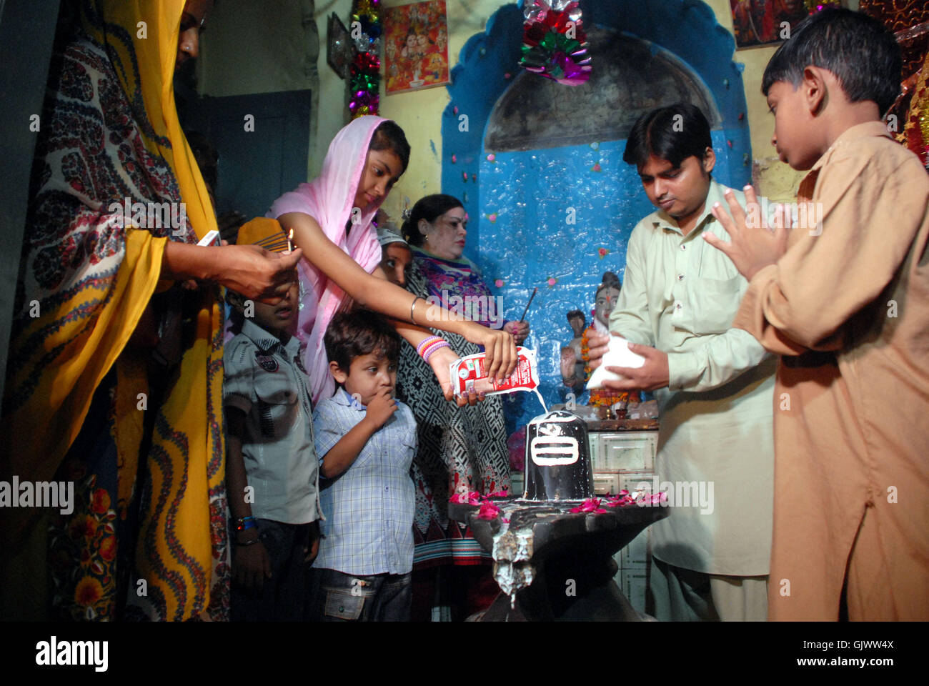 Peshawar. 18th Aug, 2016. Pakistani Hindus pray at a temple during a ...