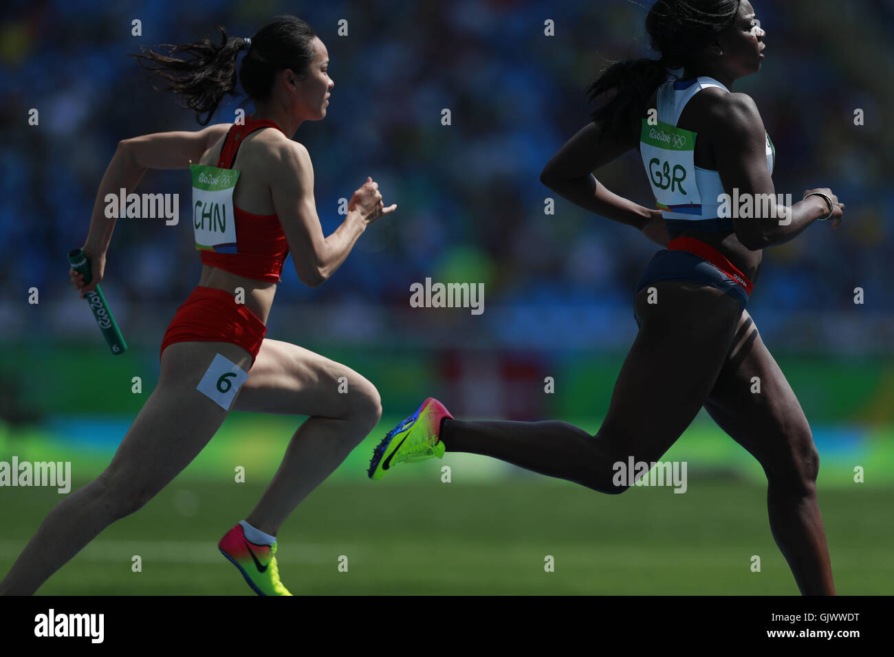 Rio De Janeiro, Brazil. 18th Aug, 2016. China's Wei Yongli (L) competes ...