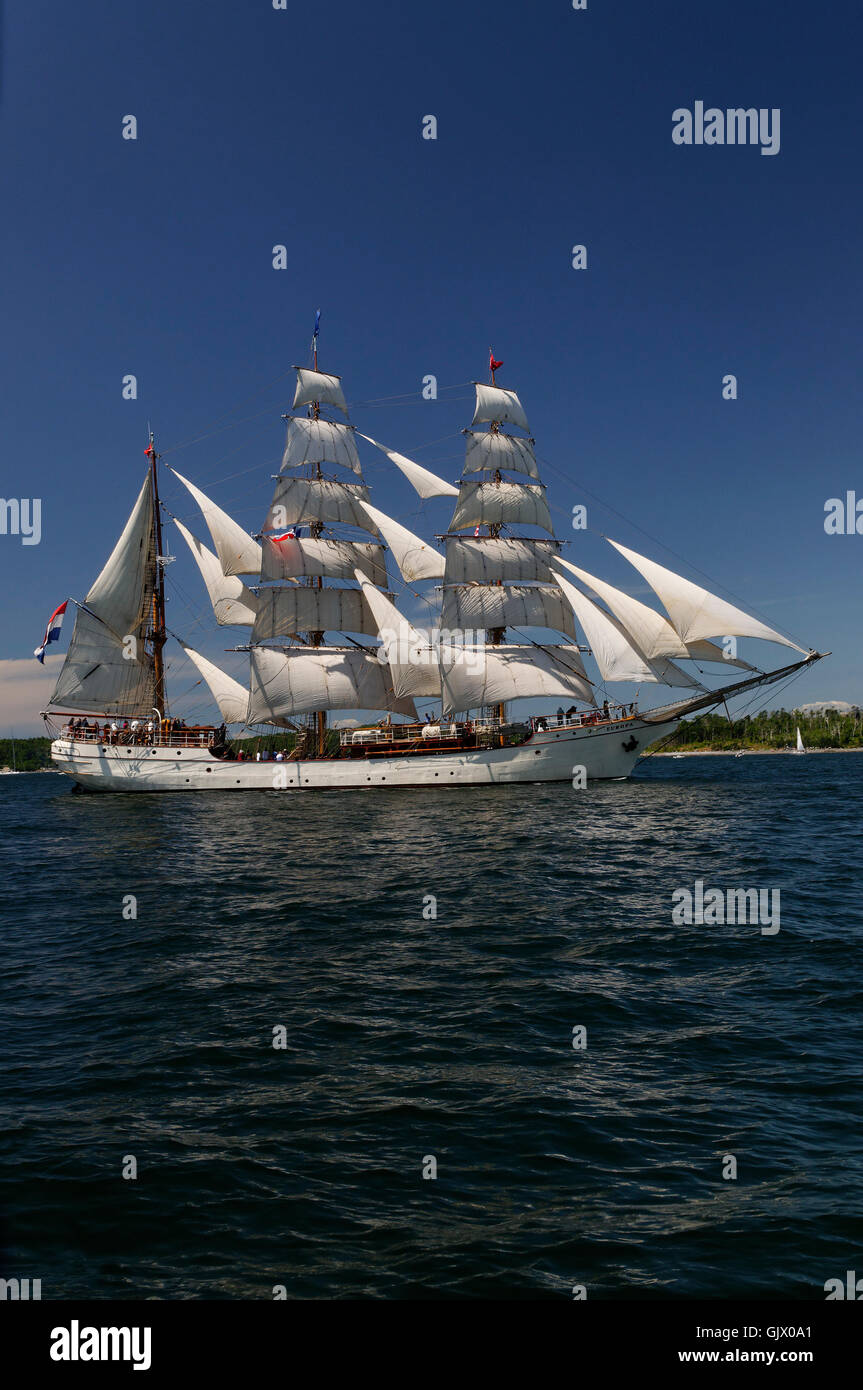 Parade of sail hi-res stock photography and images - Alamy