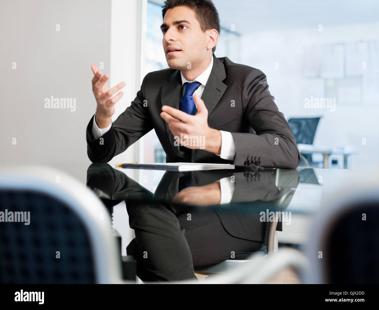 talk speaking speaks Stock Photo - Alamy