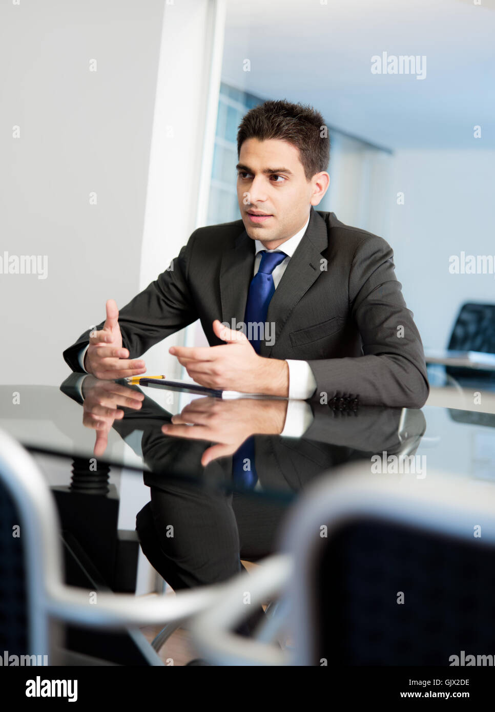 talk speaking speaks Stock Photo - Alamy